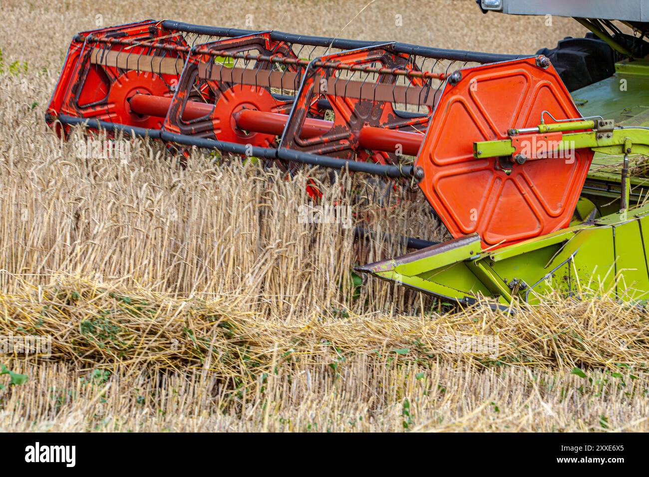 New reaping machine hi-res stock photography and images - Alamy