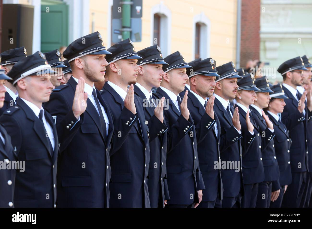 Weimar, Germany. 24th Aug, 2024. Thuringian police officers take the ...