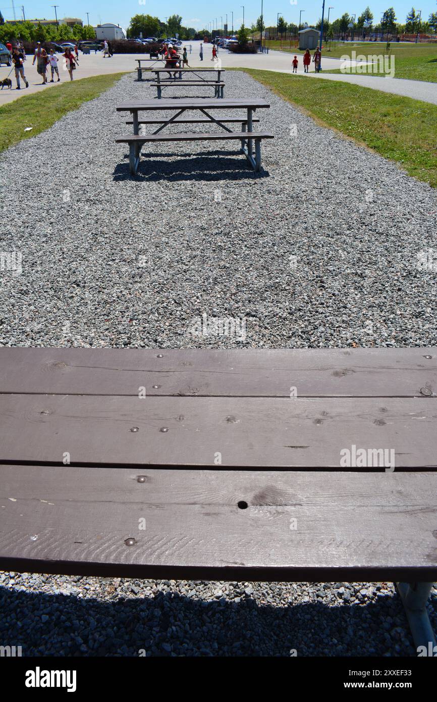 Picnin tables hi-res stock photography and images - Alamy