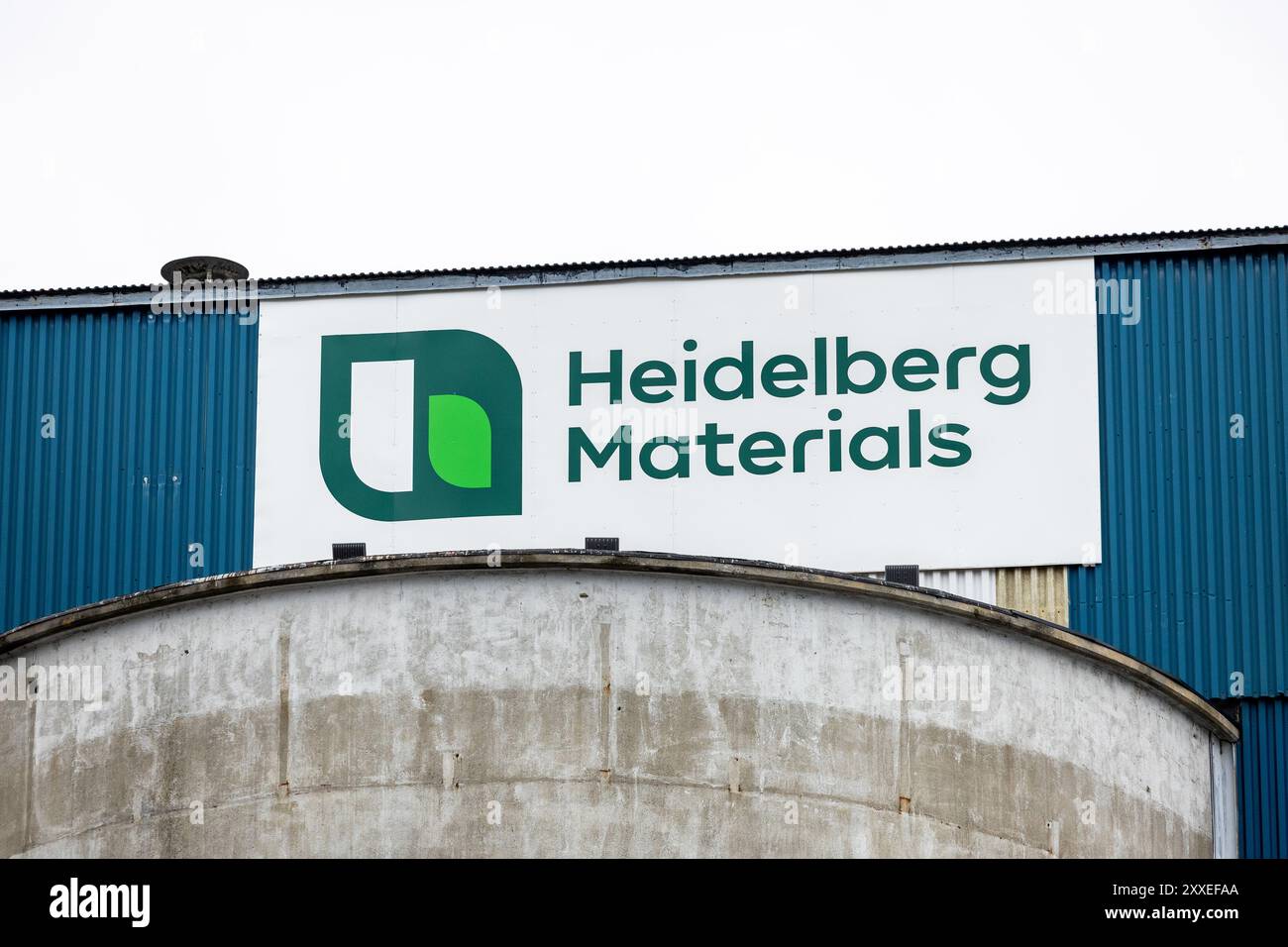 Heidelberg materials emblem hi-res stock photography and images - Alamy