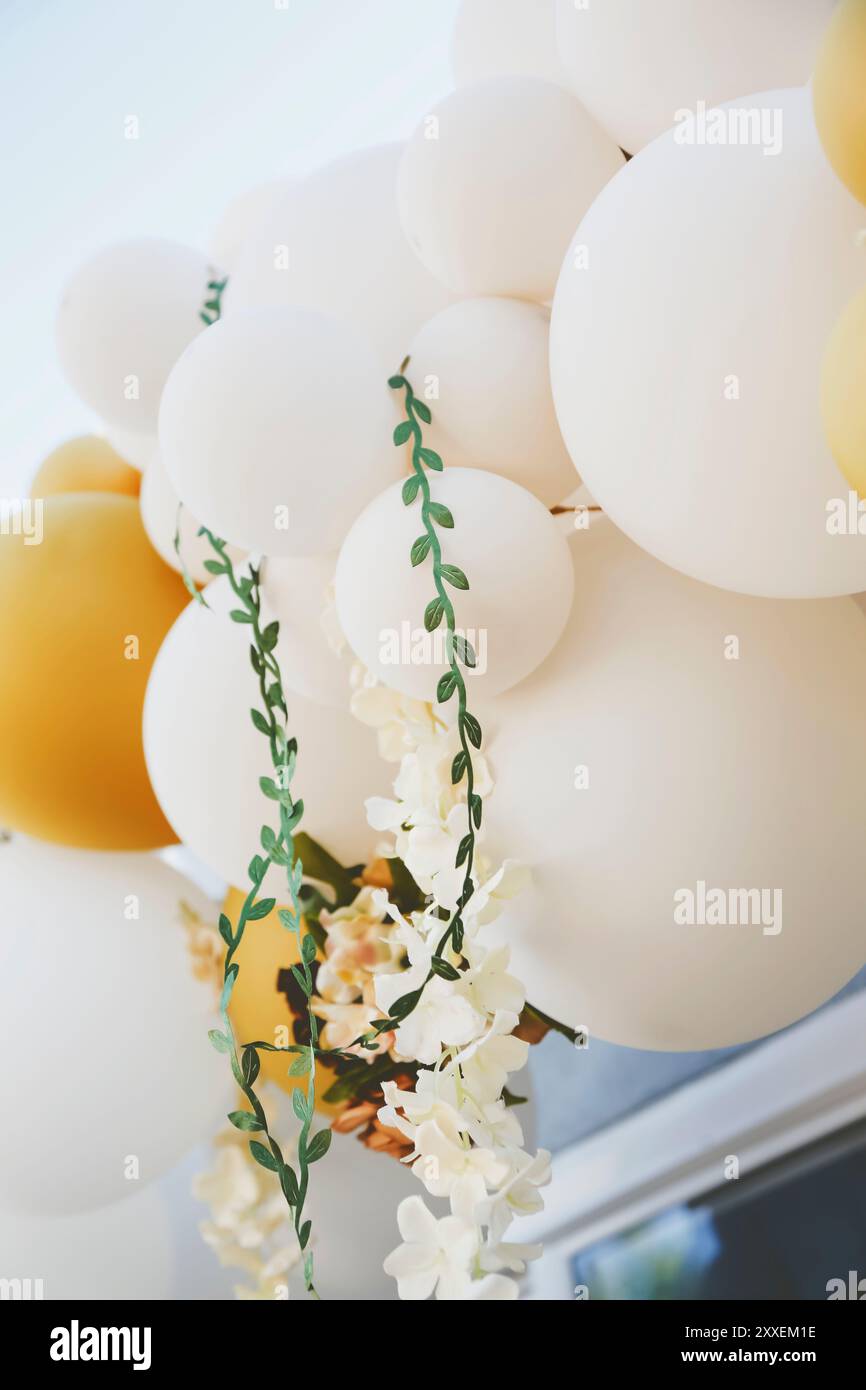Balloon cluster symbol celebration hi-res stock photography and images ...