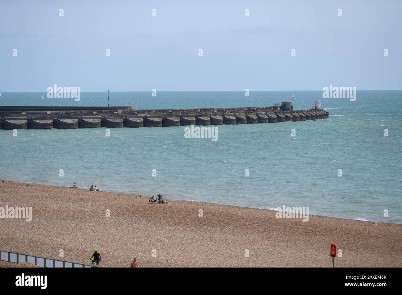 View concrete sea wall defence hi-res stock photography and images - Alamy