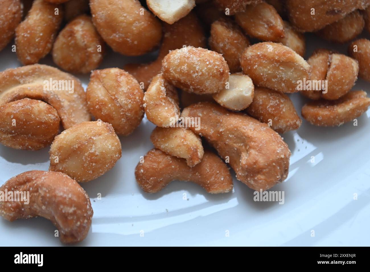 Normal peanuts hi-res stock photography and images - Alamy