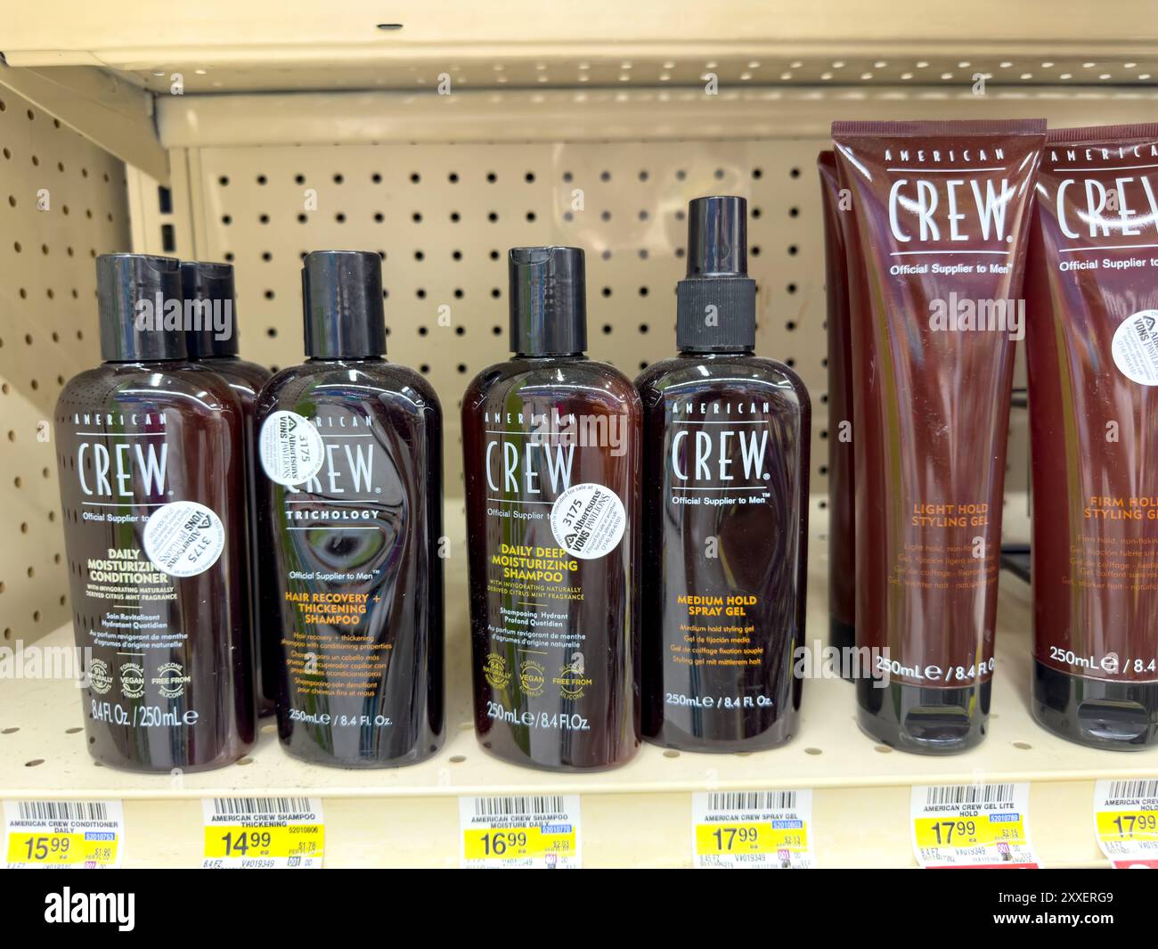 Retail styling hi-res stock photography and images - Alamy