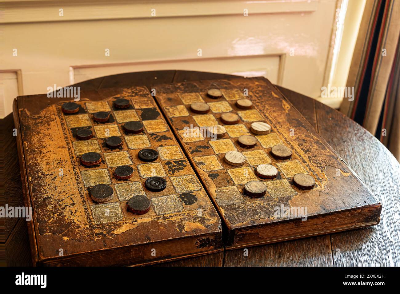 Wooden draughts board hi-res stock photography and images - Alamy