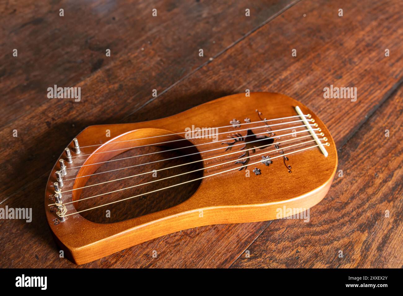 Lyre hi-res stock photography and images - Alamy
