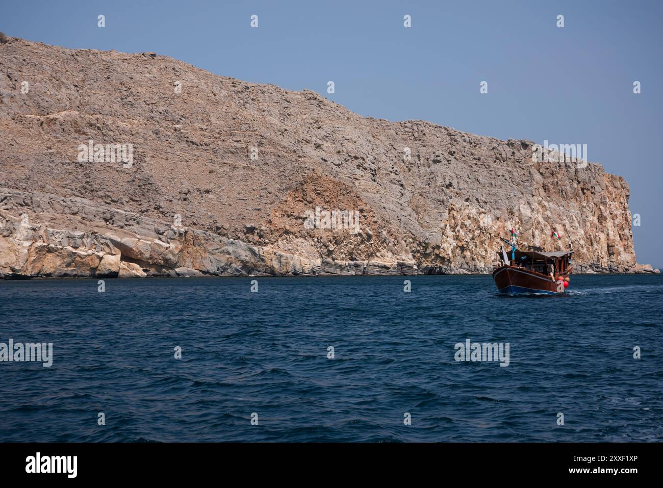 Traditional Arabic dhows with tourists cruising in the fjord-like ...