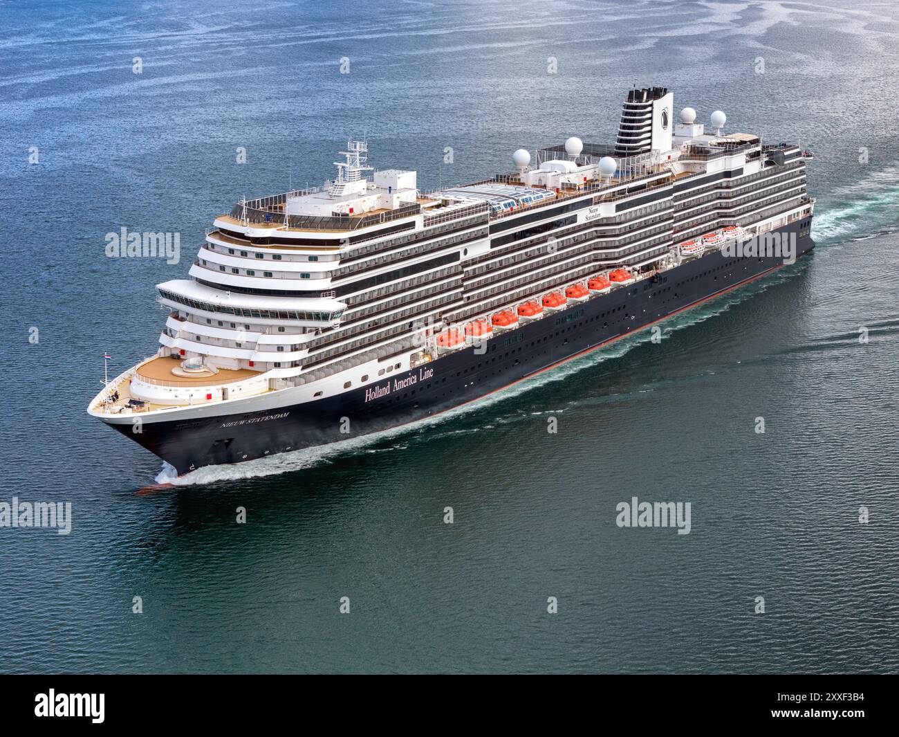 Nieuw Statendam is a Pinnacle class cruise ship operated by Holland ...