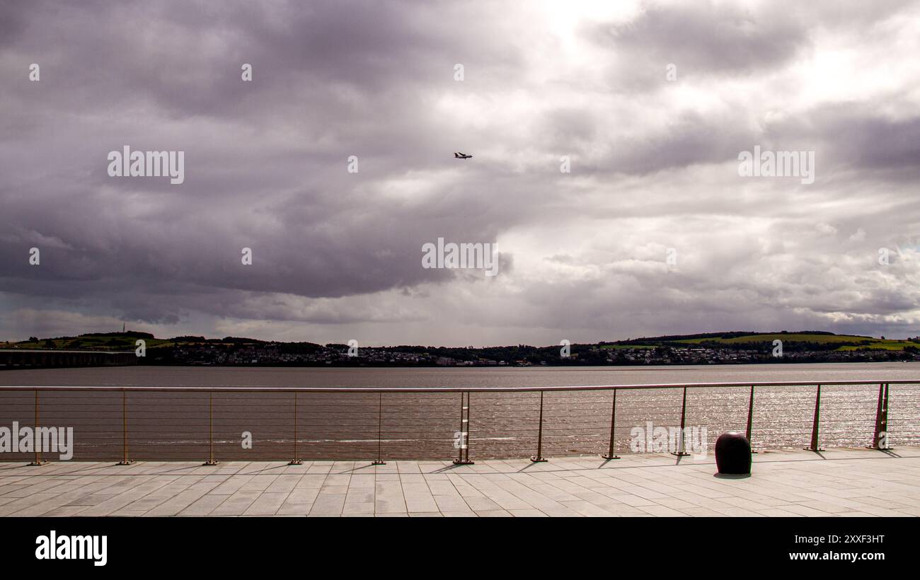 Sun clouds sky dundee hi-res stock photography and images - Alamy