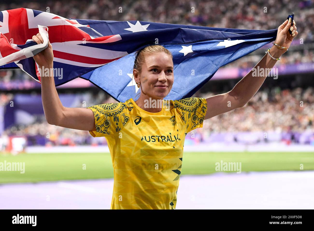 Eleanor Patterson of Australia celebrates after winning the bronze ...