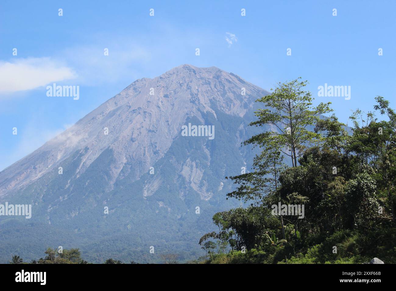 close up of Mount Semeru, the highest mountain on the island of Java ...