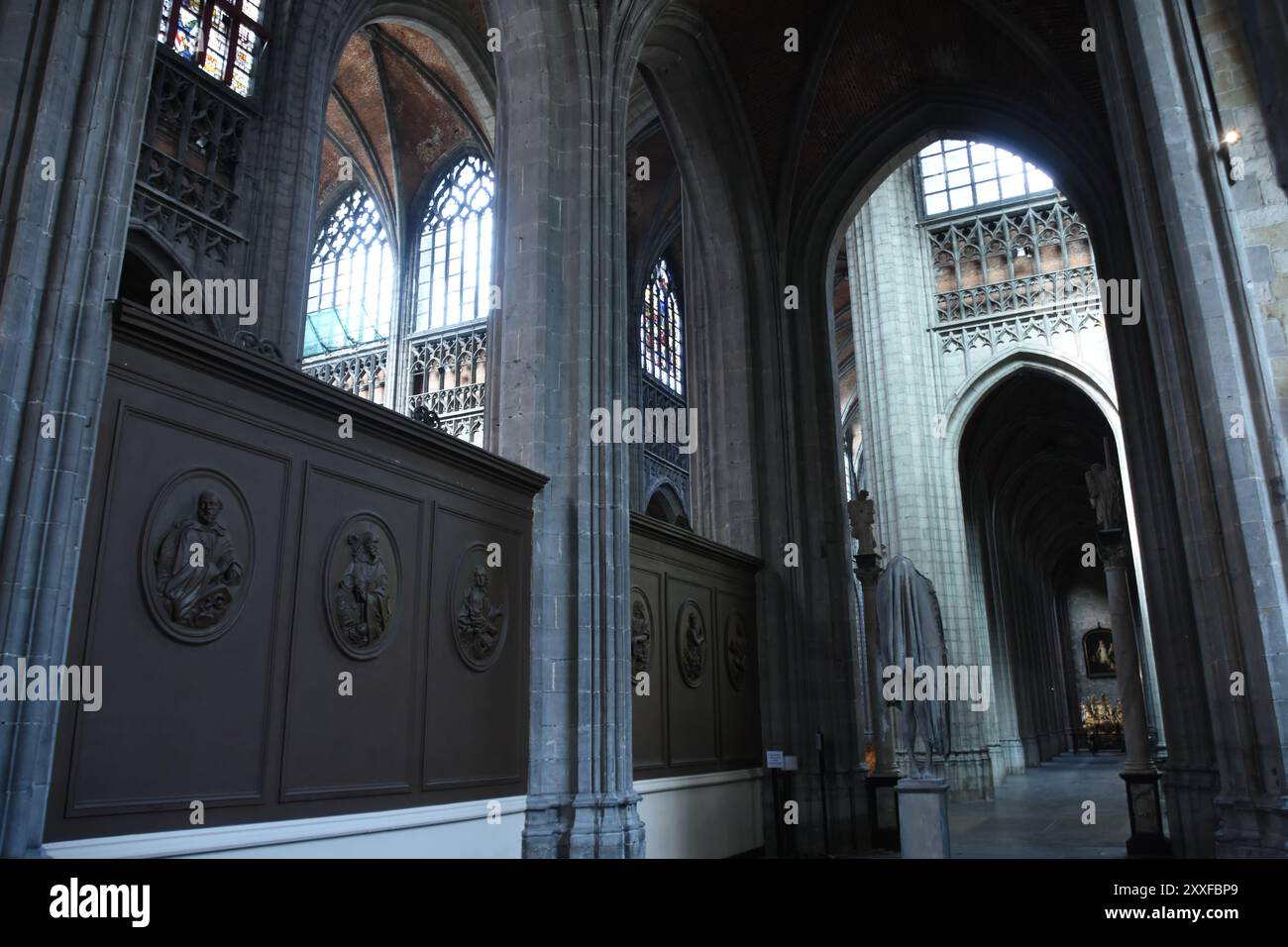 La collégiale Sainte-Waudru de Mons est un édifice religieux catholique ...