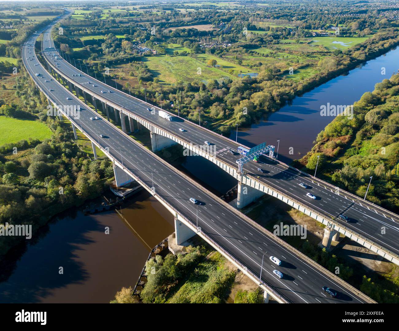 Thelwall Viaduct, M6 motorway at Lymm, Warrington, Cheshire, England ...