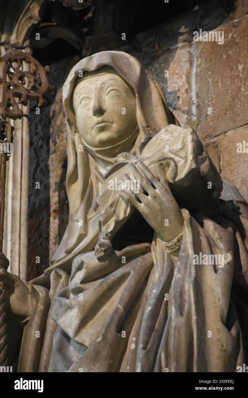 La collégiale Sainte-Waudru de Mons est un édifice religieux catholique ...