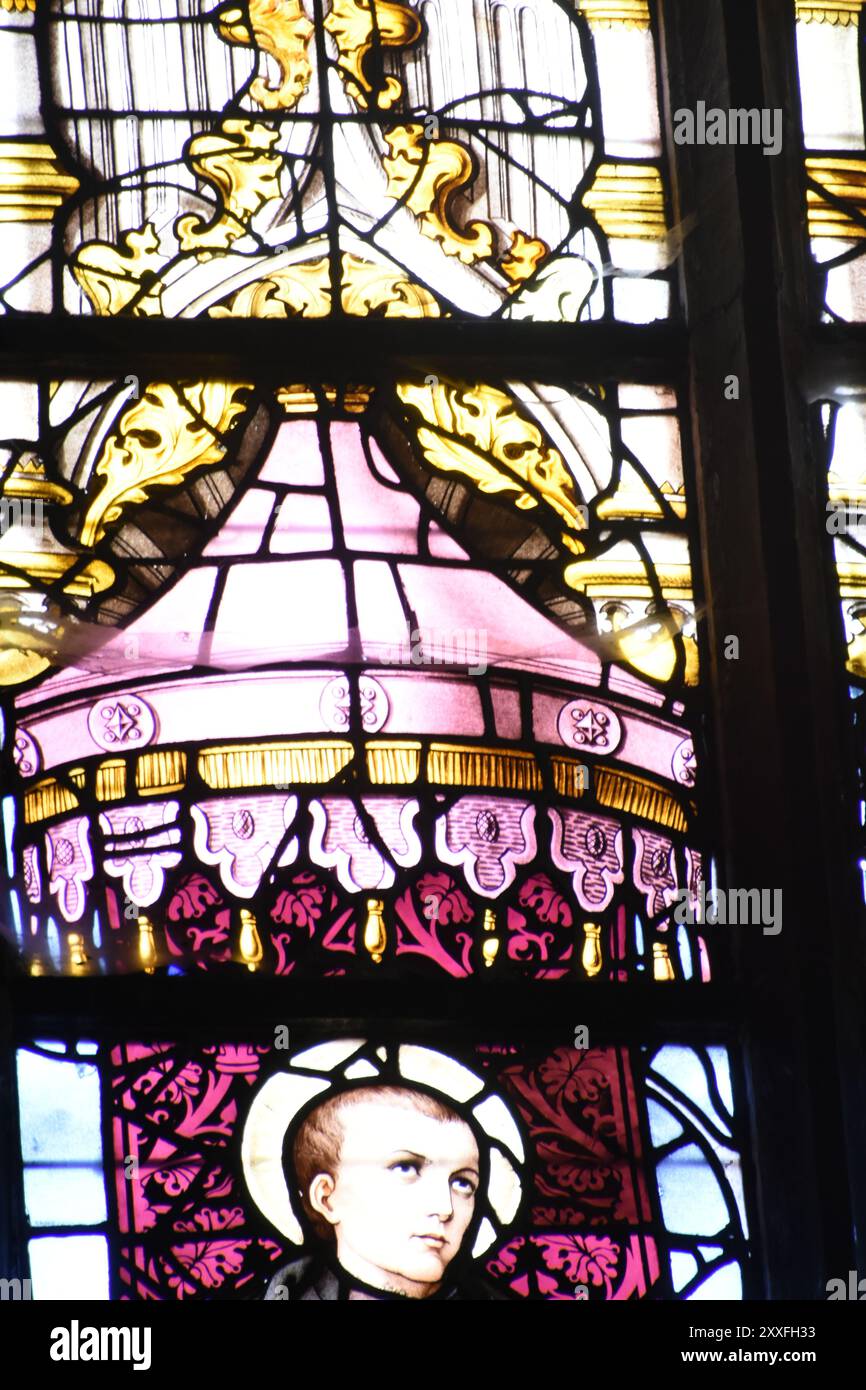 La collégiale Sainte-Waudru de Mons est un édifice religieux catholique ...