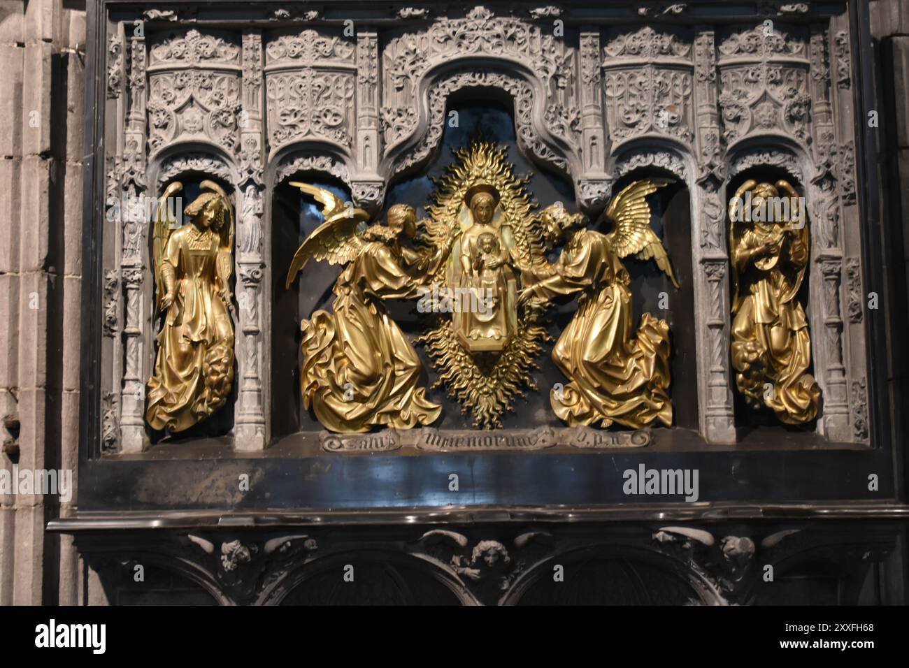La collégiale Sainte-Waudru de Mons est un édifice religieux catholique ...