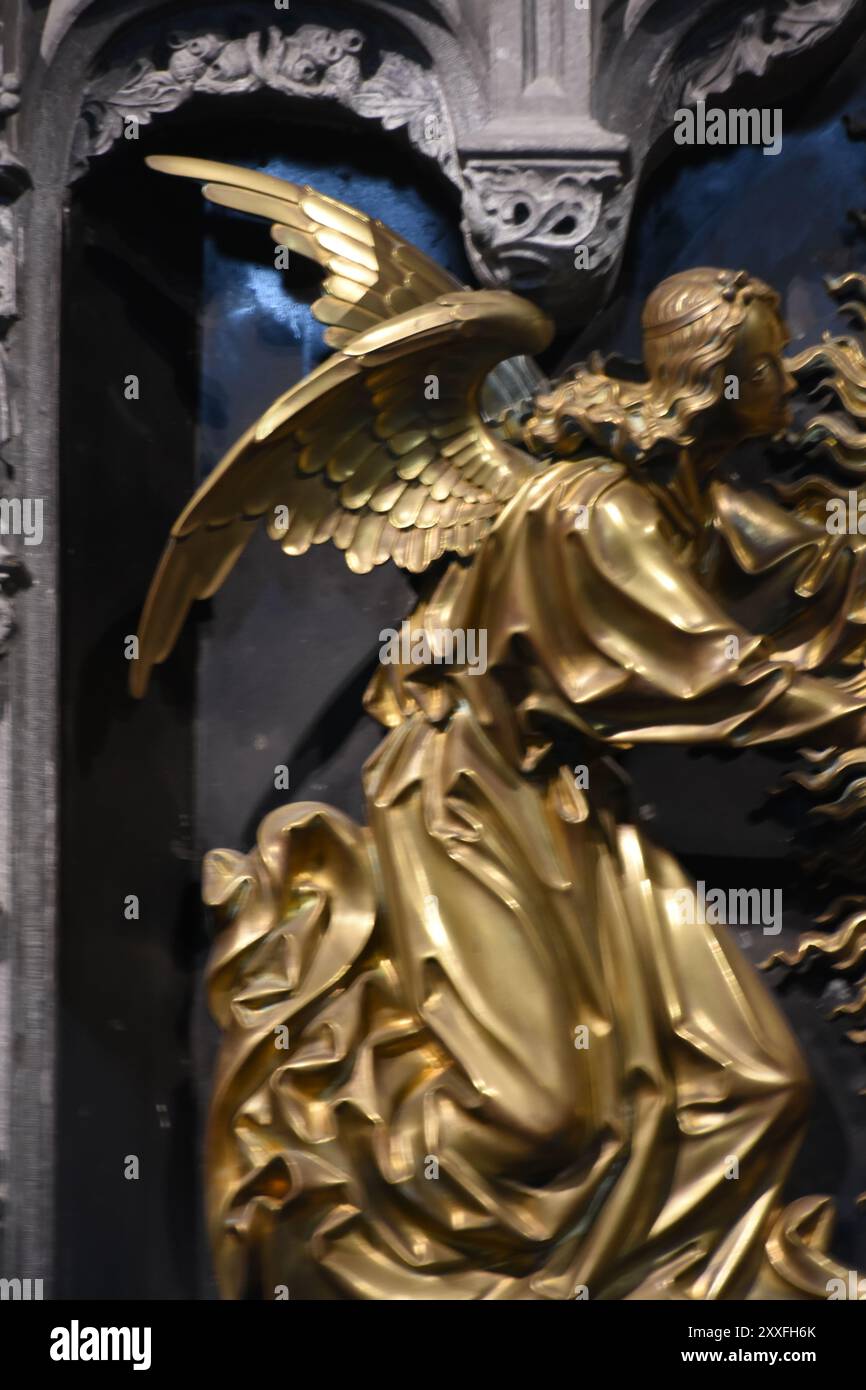 La collégiale Sainte-Waudru de Mons est un édifice religieux catholique ...