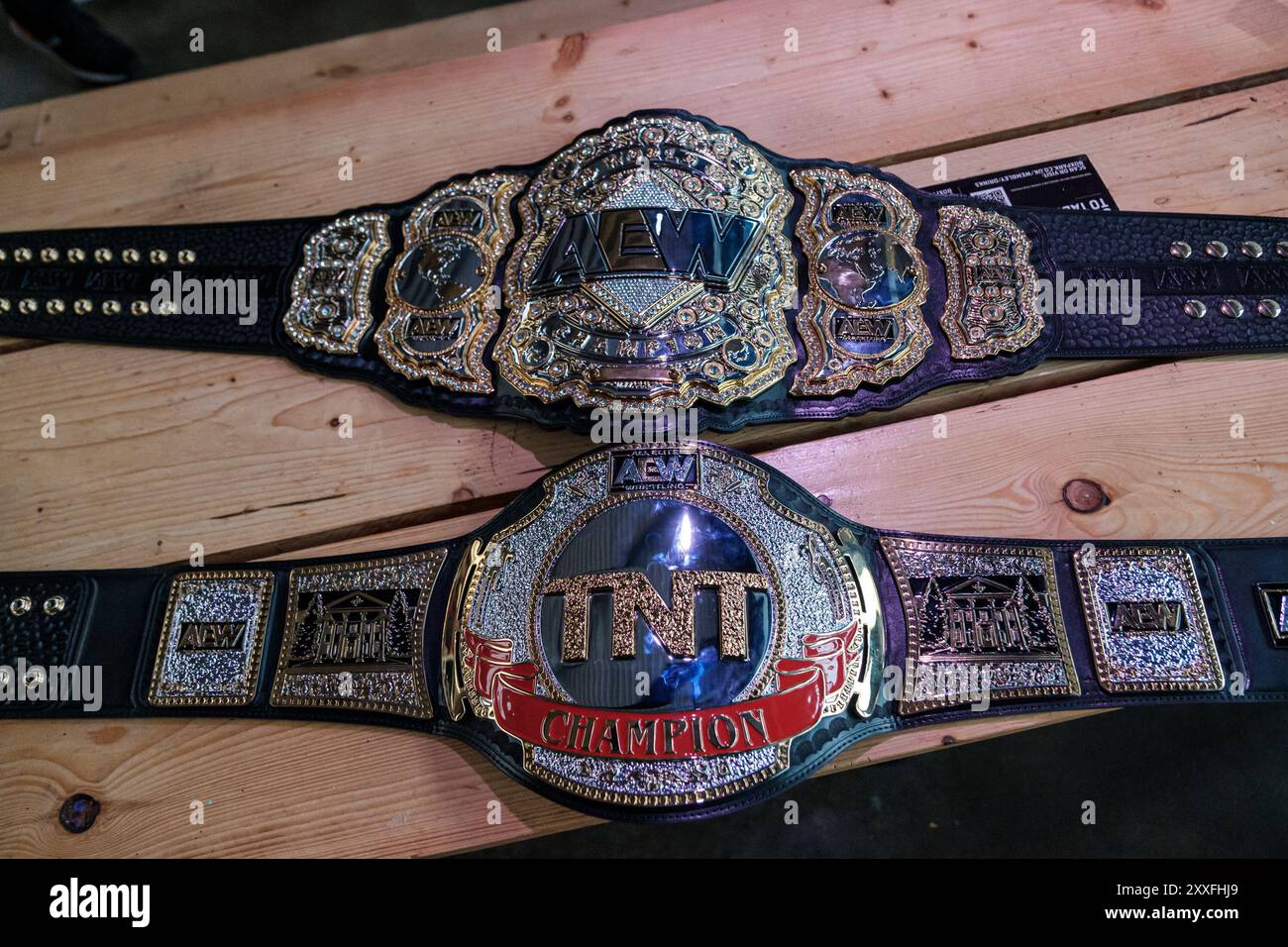Aew fan fest hi-res stock photography and images - Alamy