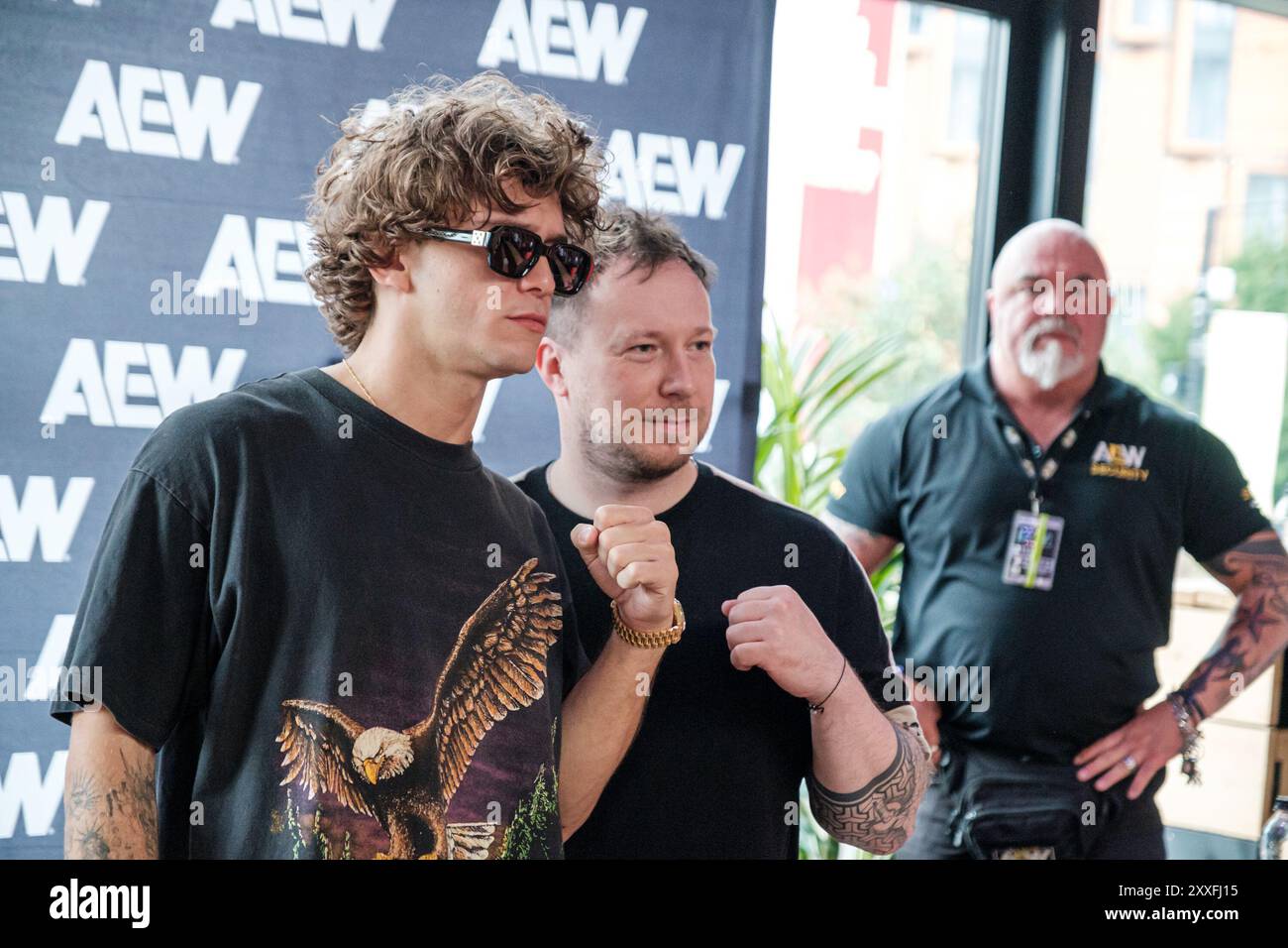 Aew fan fest hi-res stock photography and images - Alamy