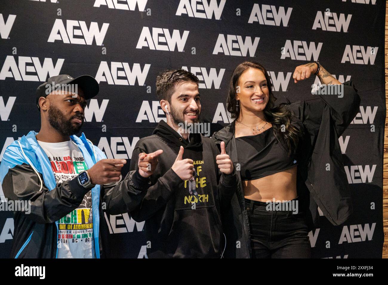 Aew fan fest hi-res stock photography and images - Alamy