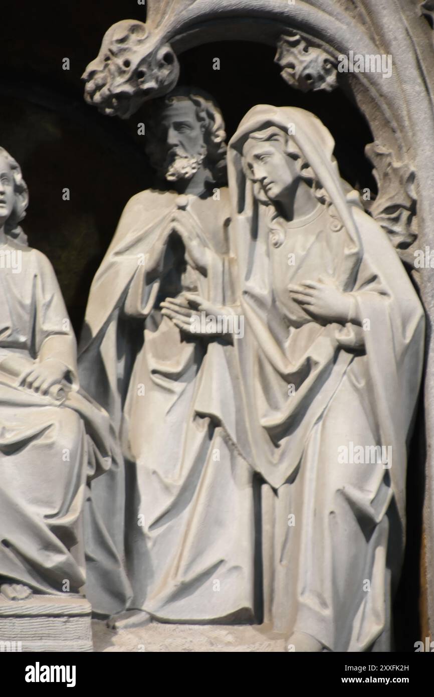 La collégiale Sainte-Waudru de Mons est un édifice religieux catholique ...