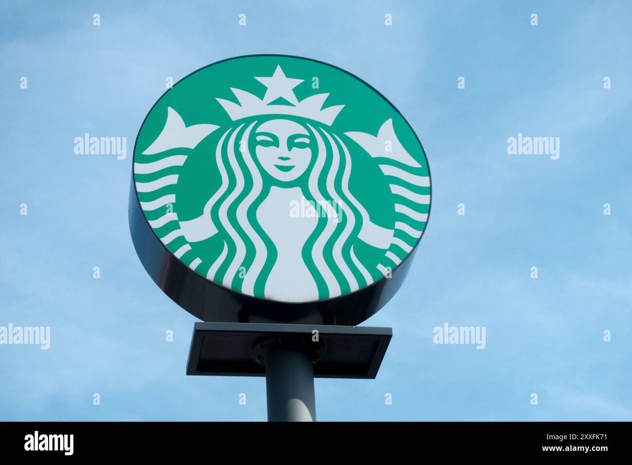 Starbucks logo signage sign hi-res stock photography and images - Alamy