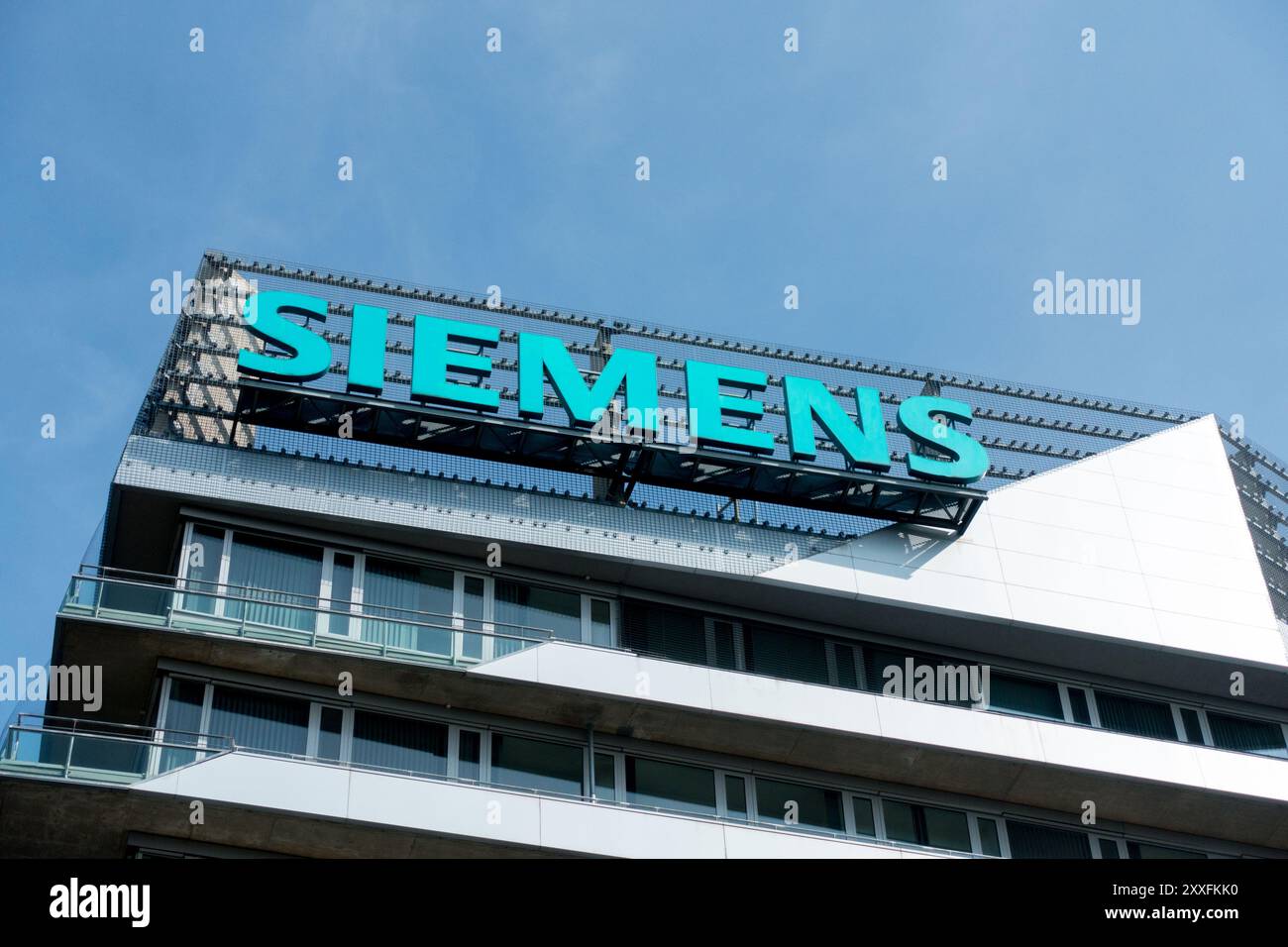 Sign Siemens logo on building Siemens office Stock Photo - Alamy