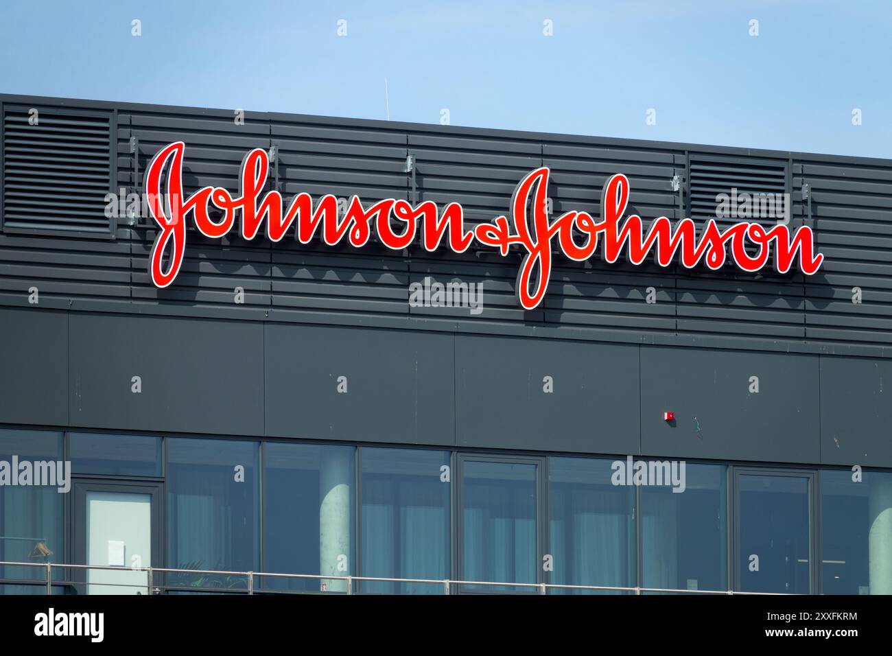 Logo Johnson & Johnson sign on building Stock Photo - Alamy