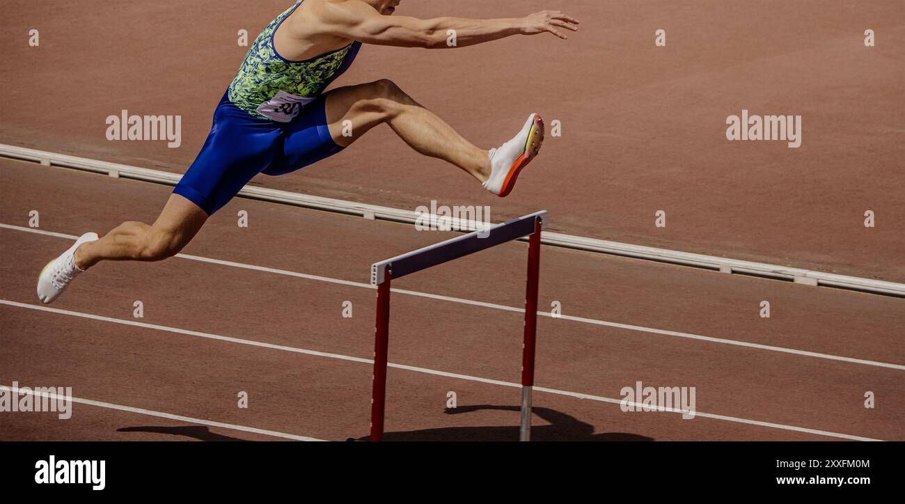 400 meter hurdles hi-res stock photography and images - Alamy