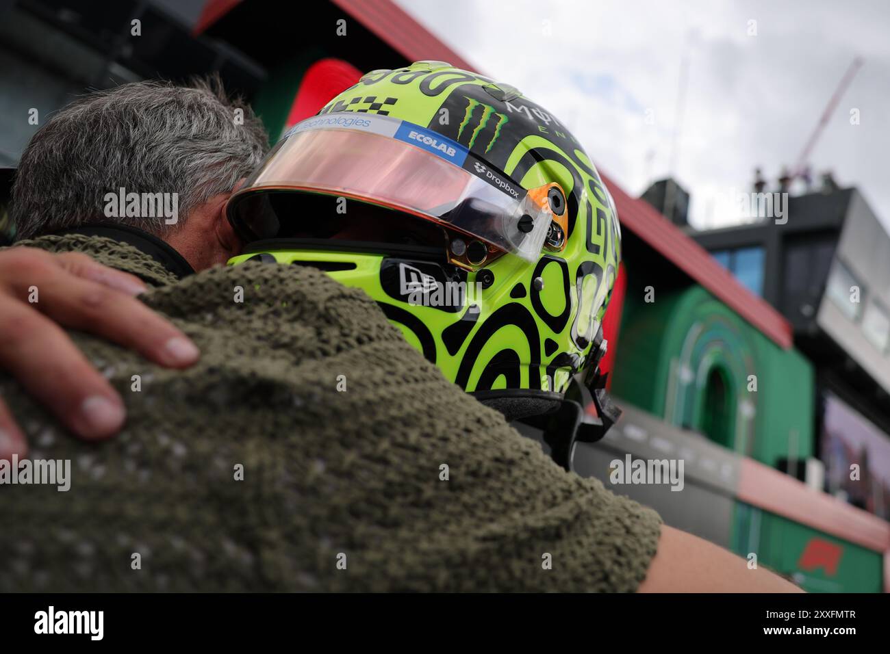 4 Lando Norris (McLaren Formula 1 Team, #04) mit Vater Adam Norris ...
