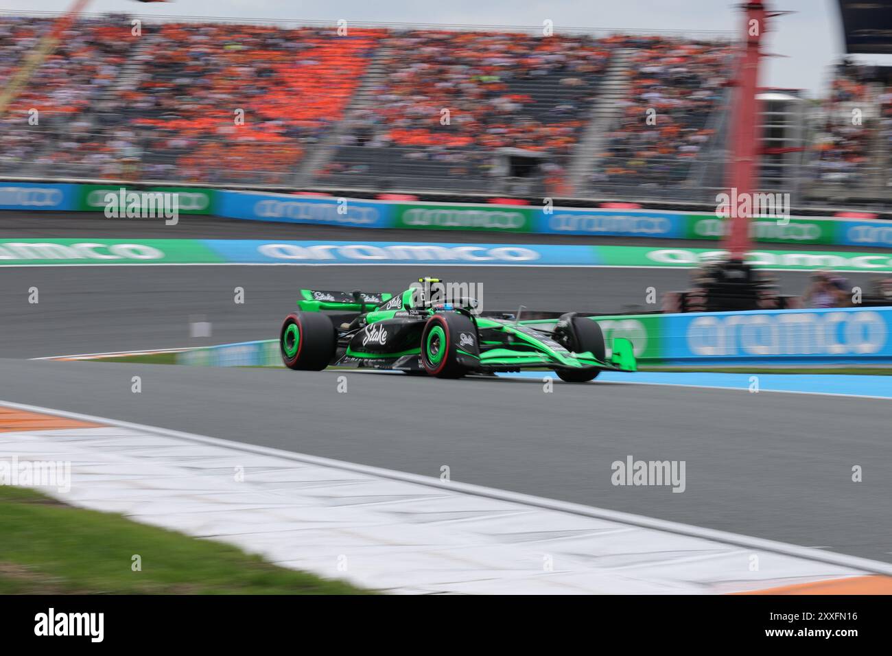 24 Zhou Guanyu (Stake F1 Team Kick Sauber, #24), Qualifying, NDL ...