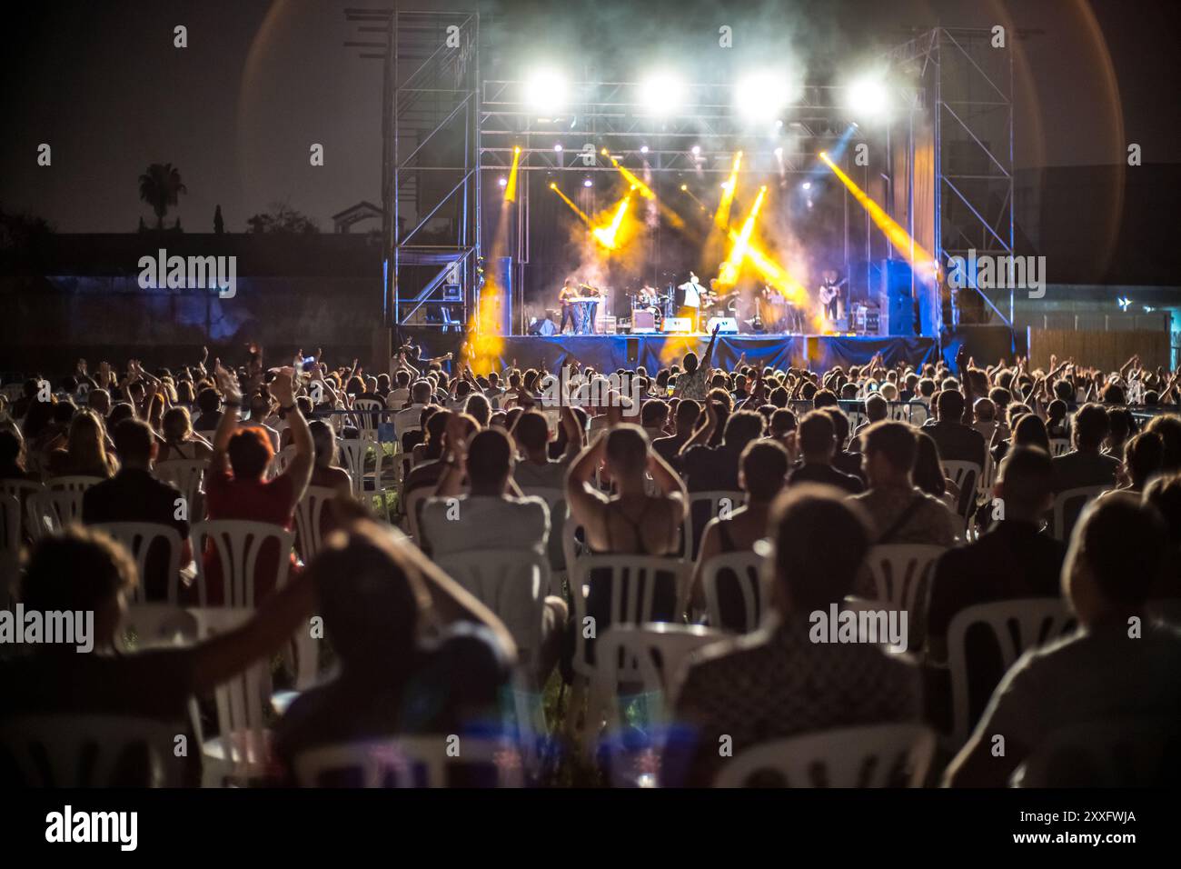 Audience enjoying a performance hi-res stock photography and images - Alamy