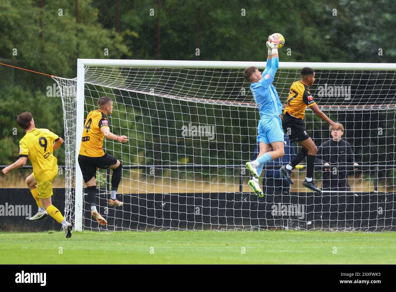 Real bedford fc v north leigh fc hi-res stock photography and images ...