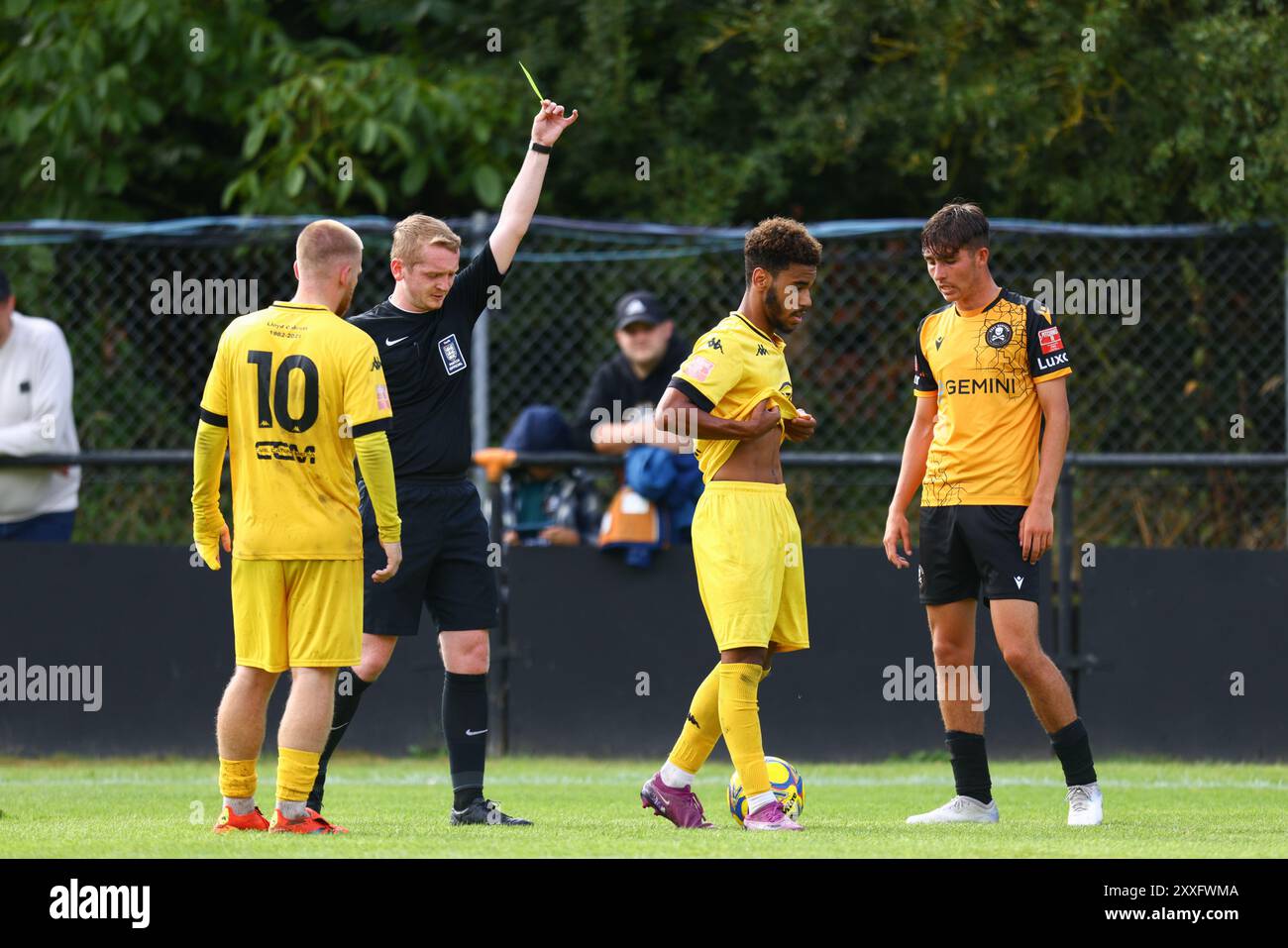 Real bedford fc v north leigh fc hi-res stock photography and images ...