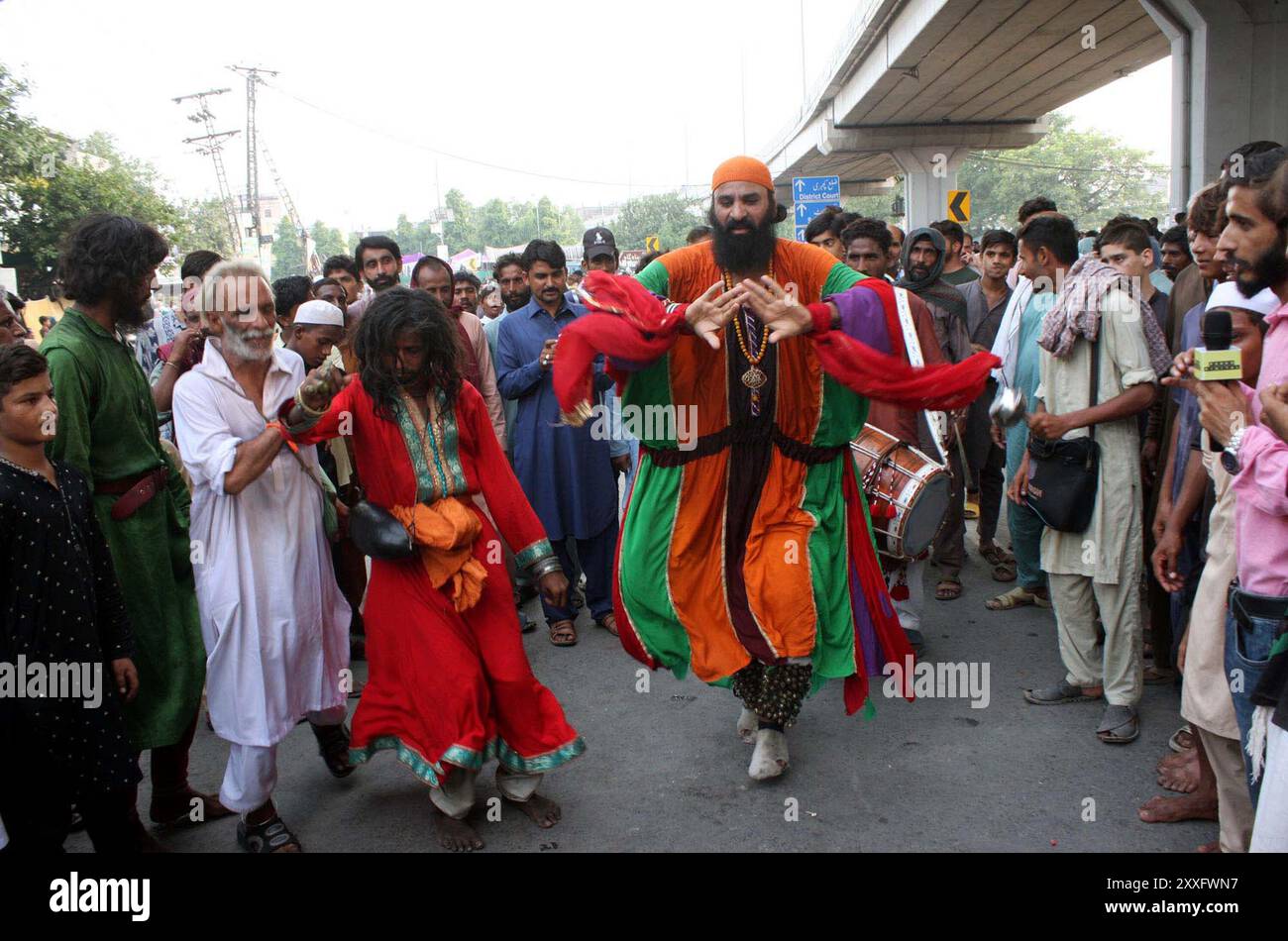 Devotees of Hazrat Ali Bin Usman Hajveri, popularly known as Data Ganj ...