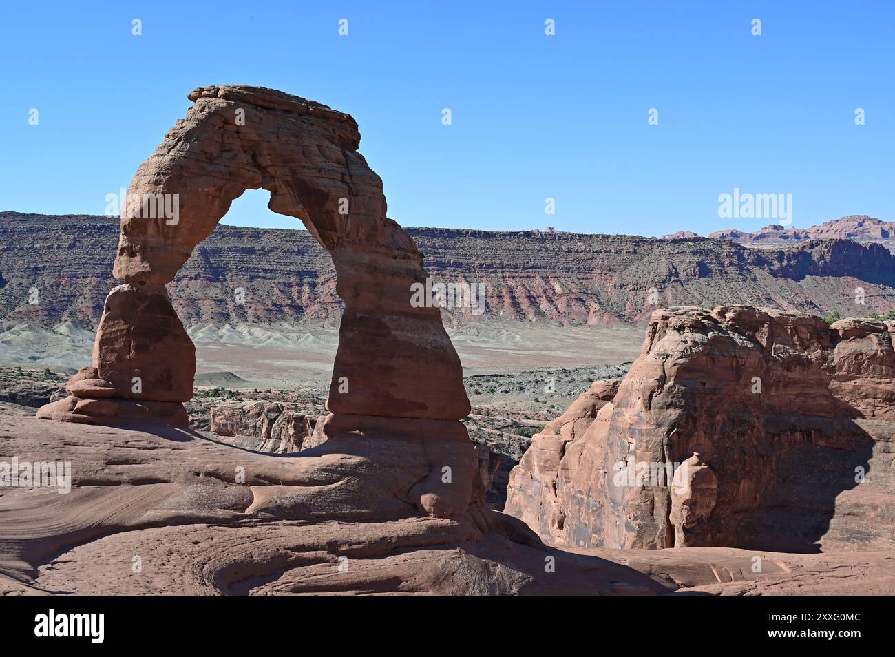 Delicate Arch in Arches National Park near Moab, Utah in clear early ...