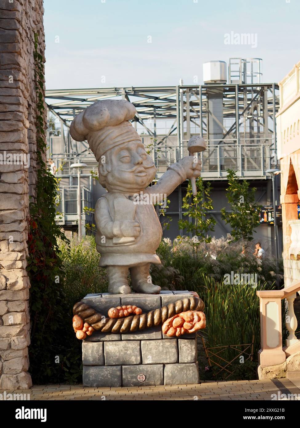 Chef statue hi-res stock photography and images - Alamy