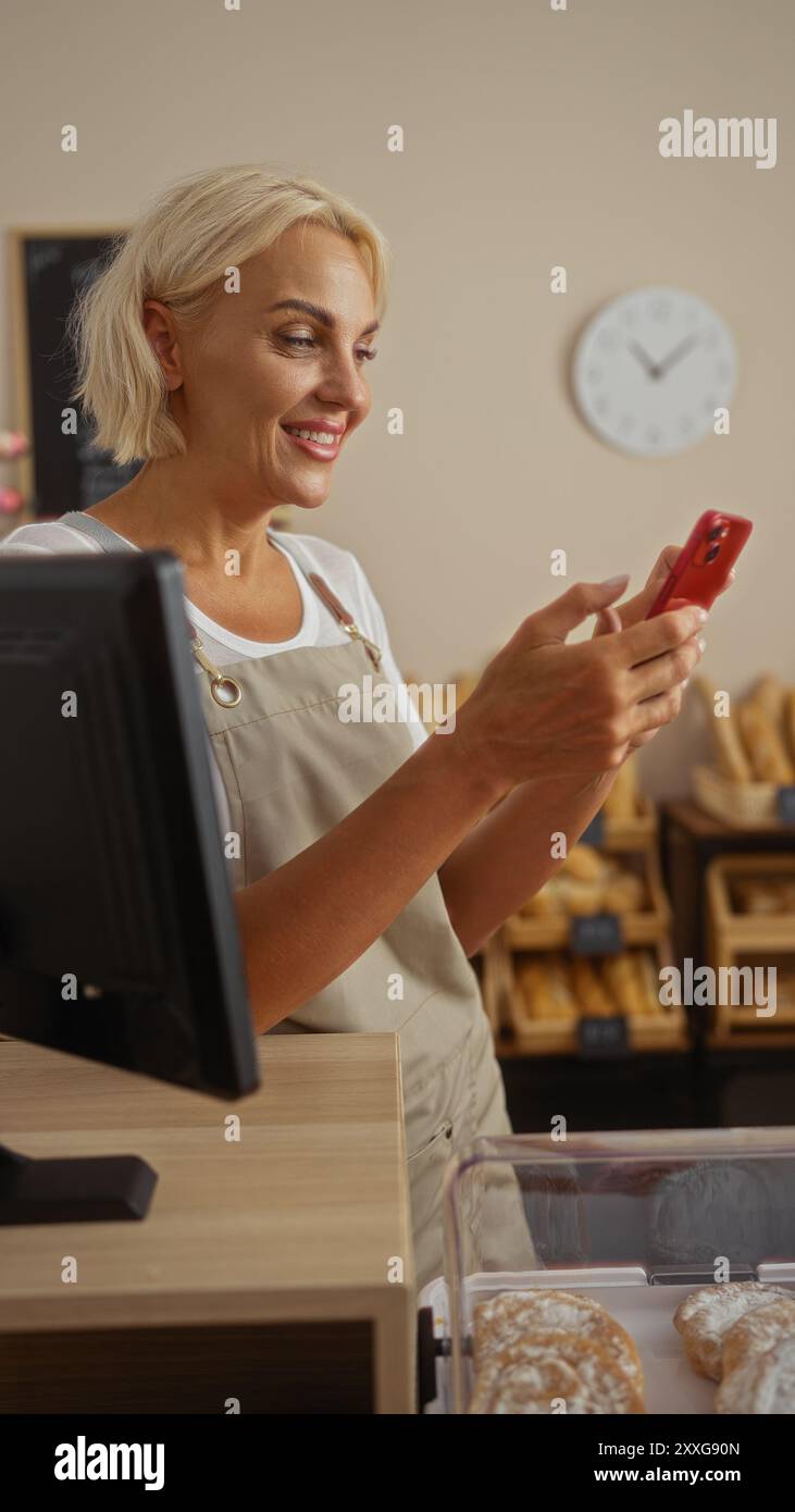 Woman smiling behind bakery counter hi-res stock photography and images ...