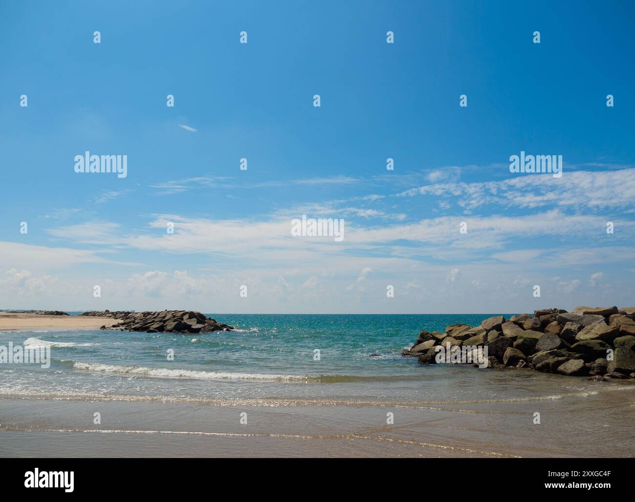 Diffraction water waves hi-res stock photography and images - Alamy