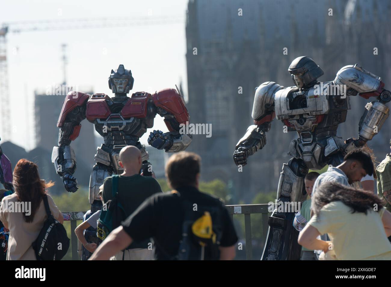 Cologne, Germany. 24th Aug, 2024. Tourists take pictures with the ...