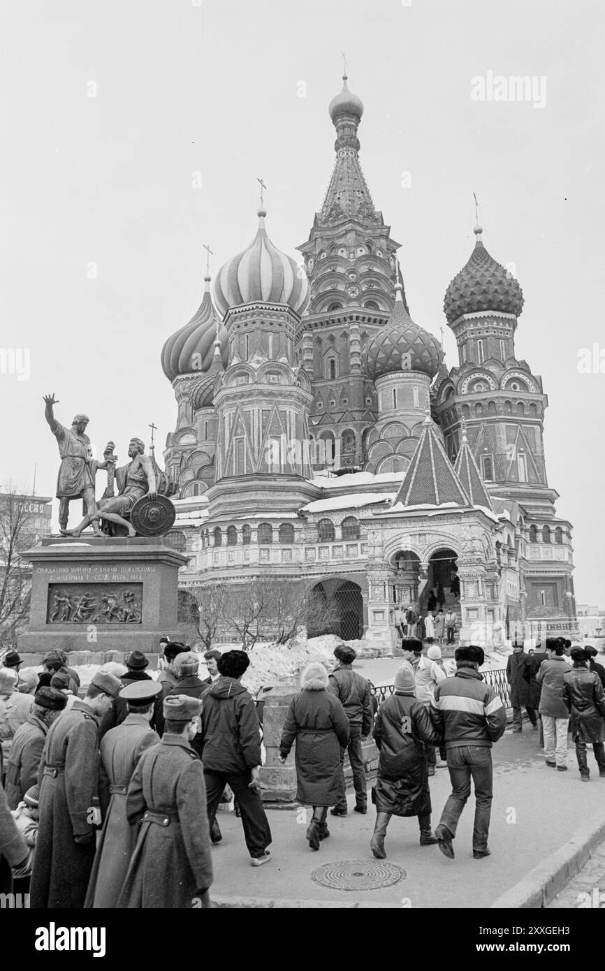 Flags st basils cathedral Black and White Stock Photos & Images - Alamy