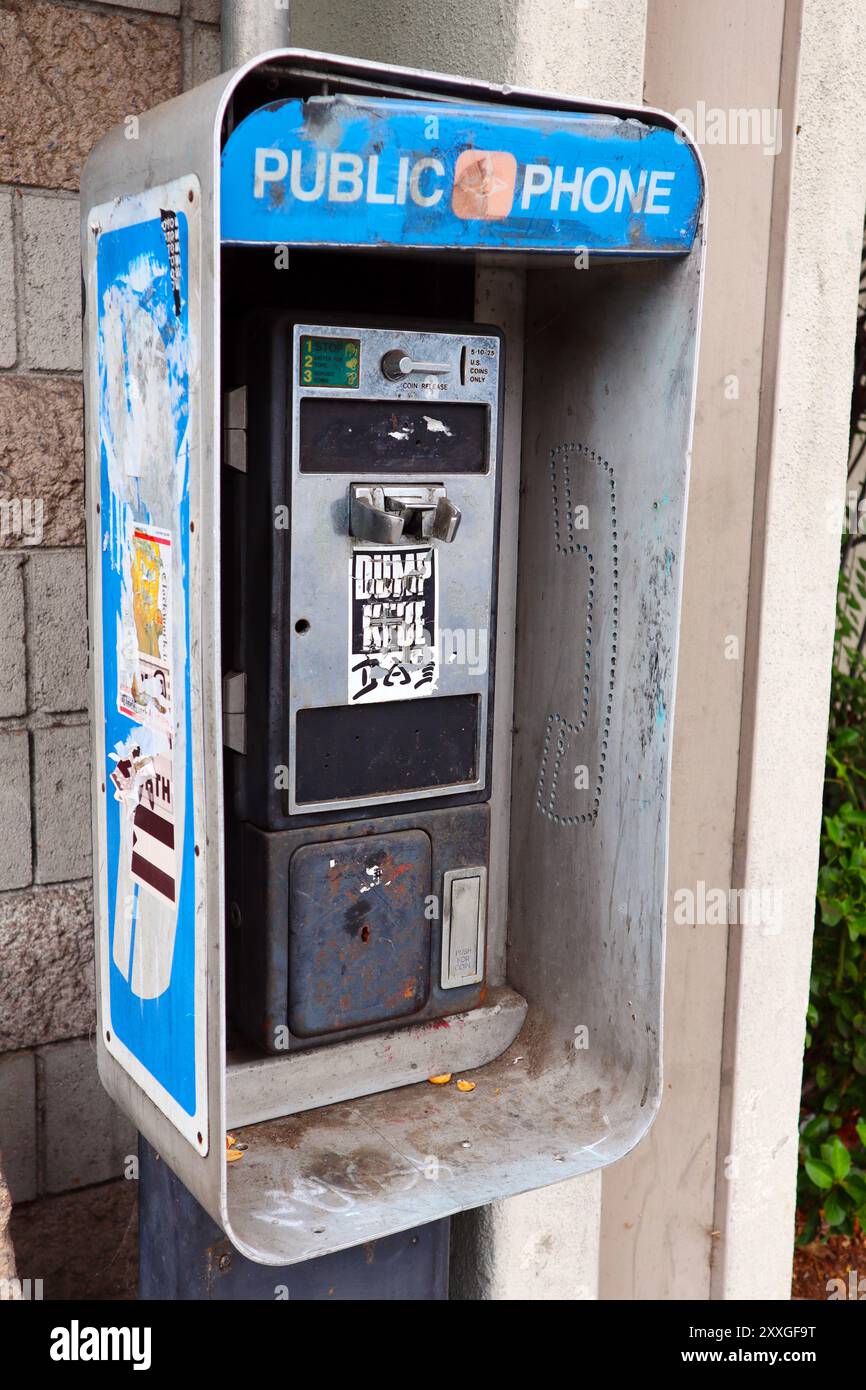 Vintage public phone booth usa hi-res stock photography and images - Alamy