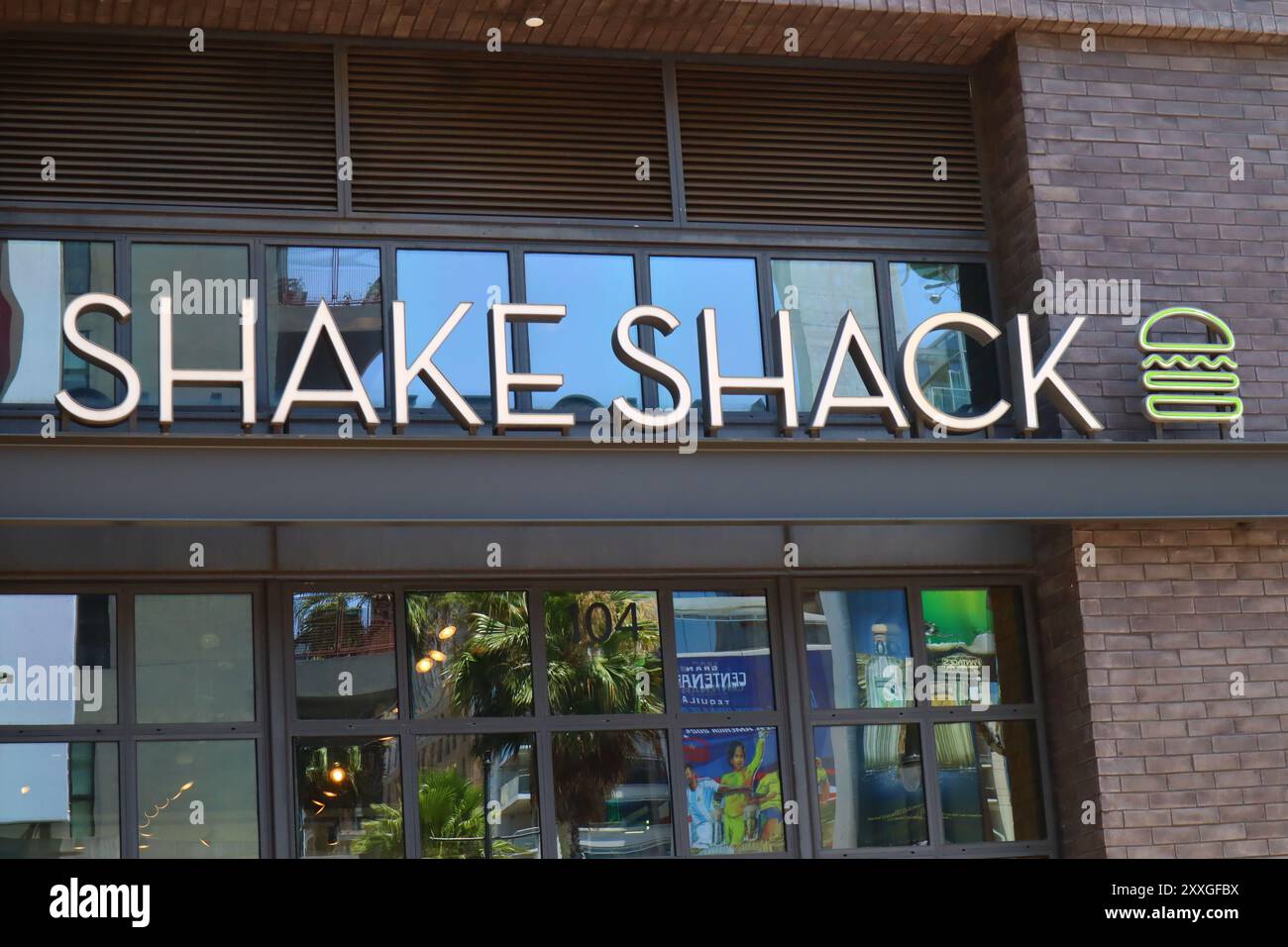 Shake Shack fast food restaurant Stock Photo - Alamy