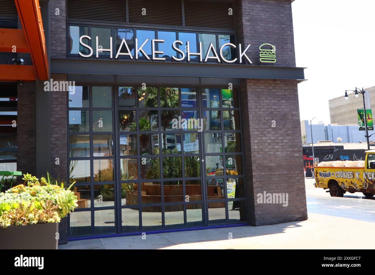 Shake Shack fast food restaurant Stock Photo - Alamy