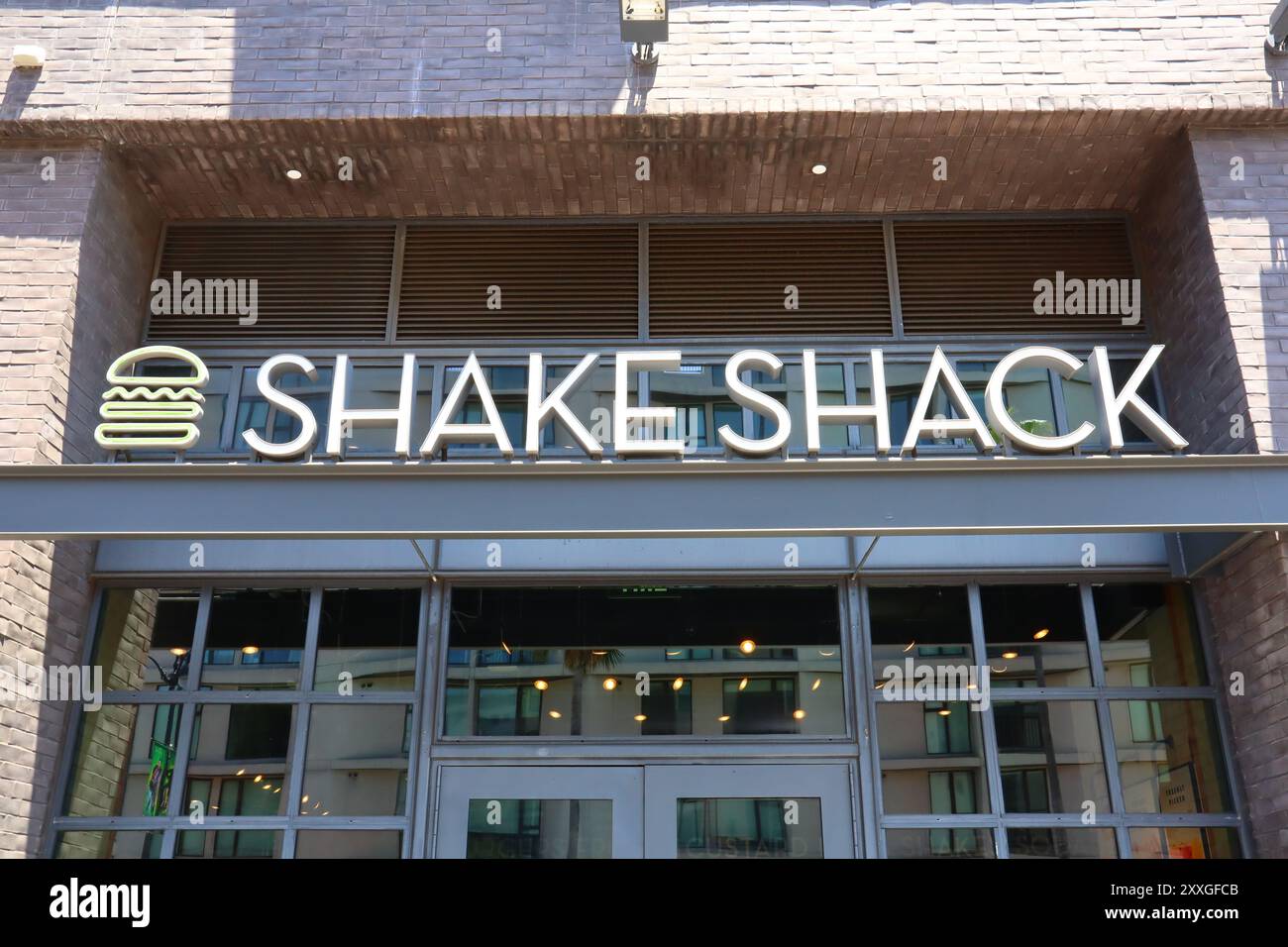 Shake Shack fast food restaurant Stock Photo - Alamy