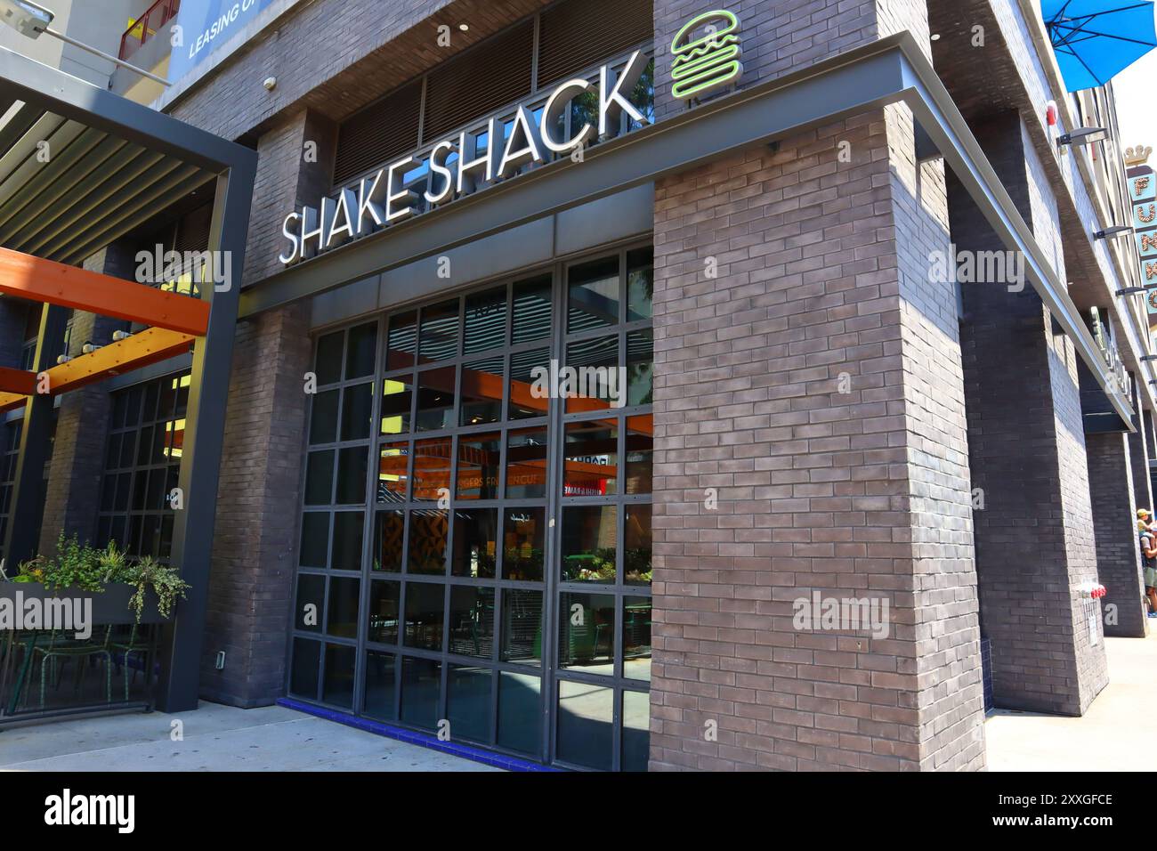 Shake Shack fast food restaurant Stock Photo - Alamy