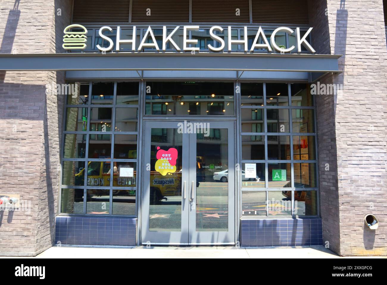 Shake Shack fast food restaurant Stock Photo - Alamy