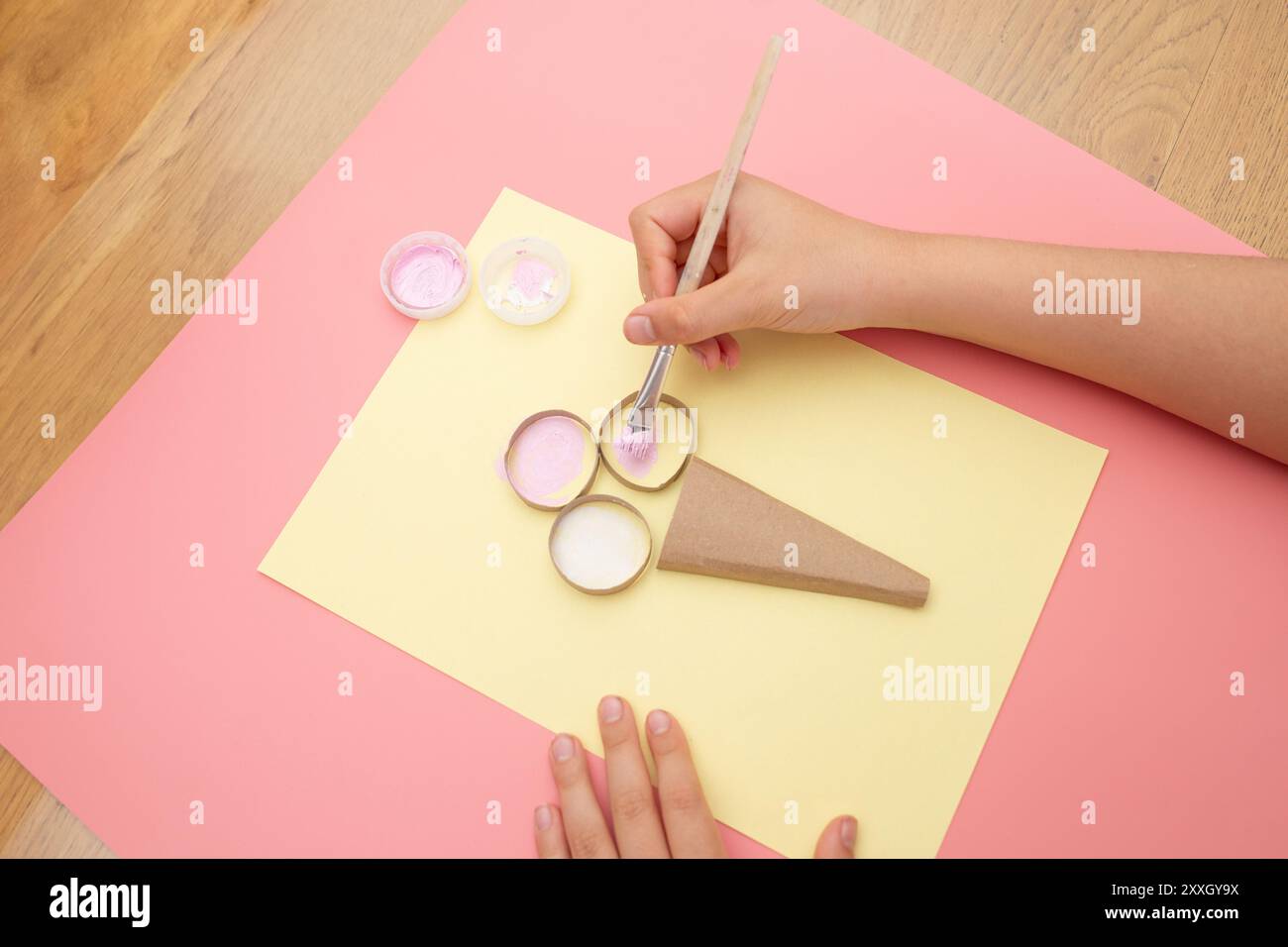 Kids drowing hi-res stock photography and images - Alamy