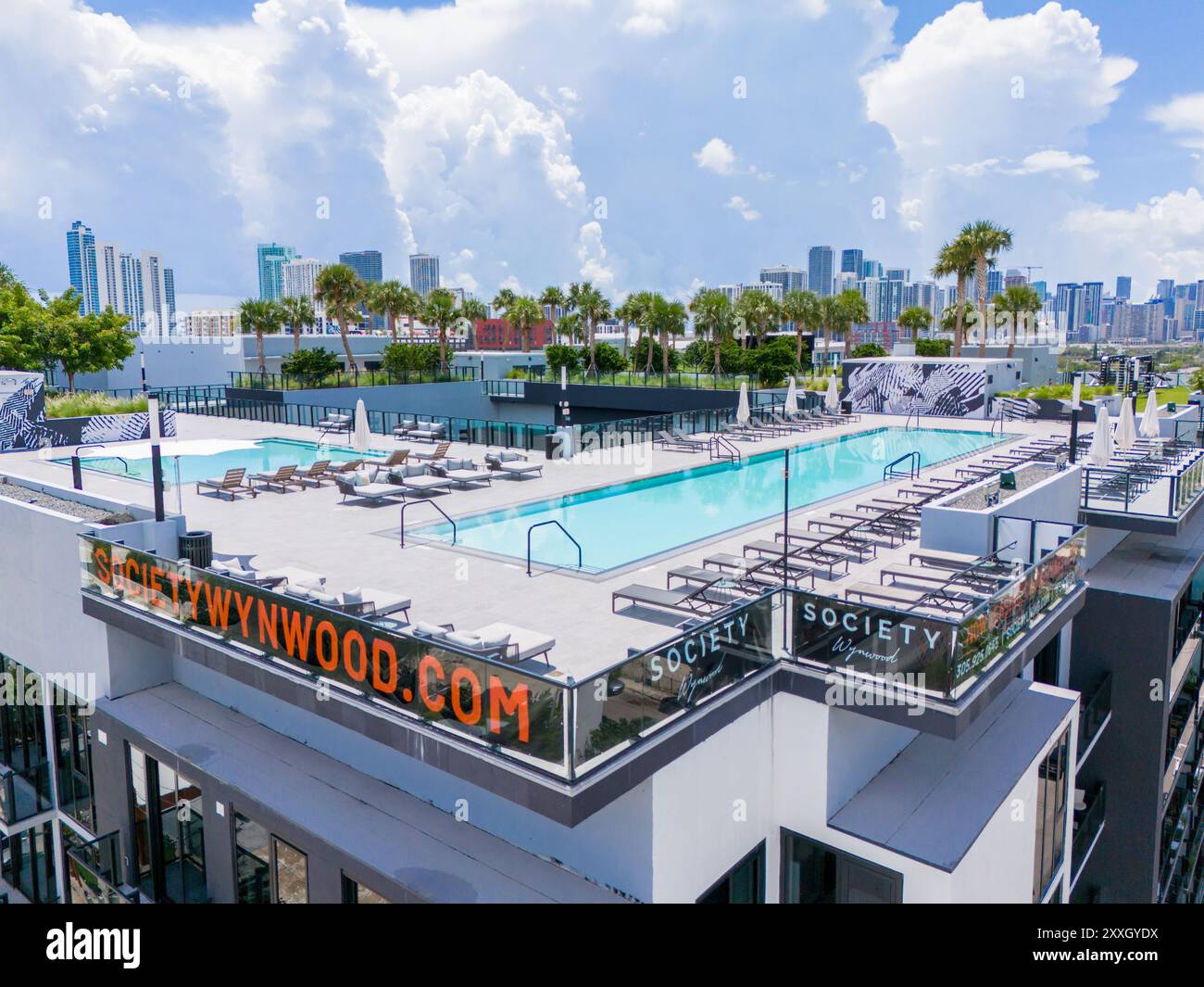 Aerial swimming pool miami hi-res stock photography and images - Alamy