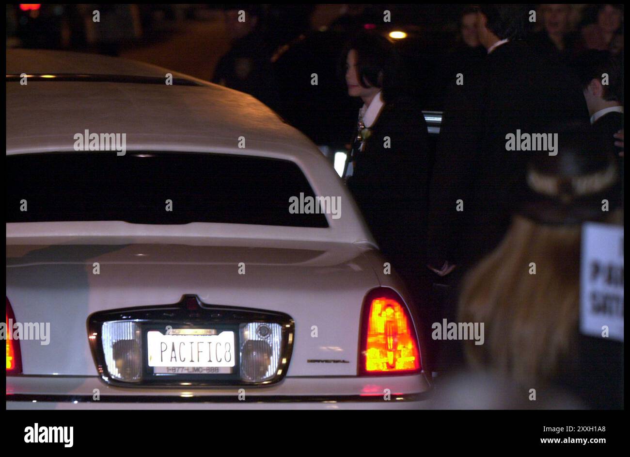 Manhattan, New York, USA, March 16th 2002; Liza Minelli gifter sig ...